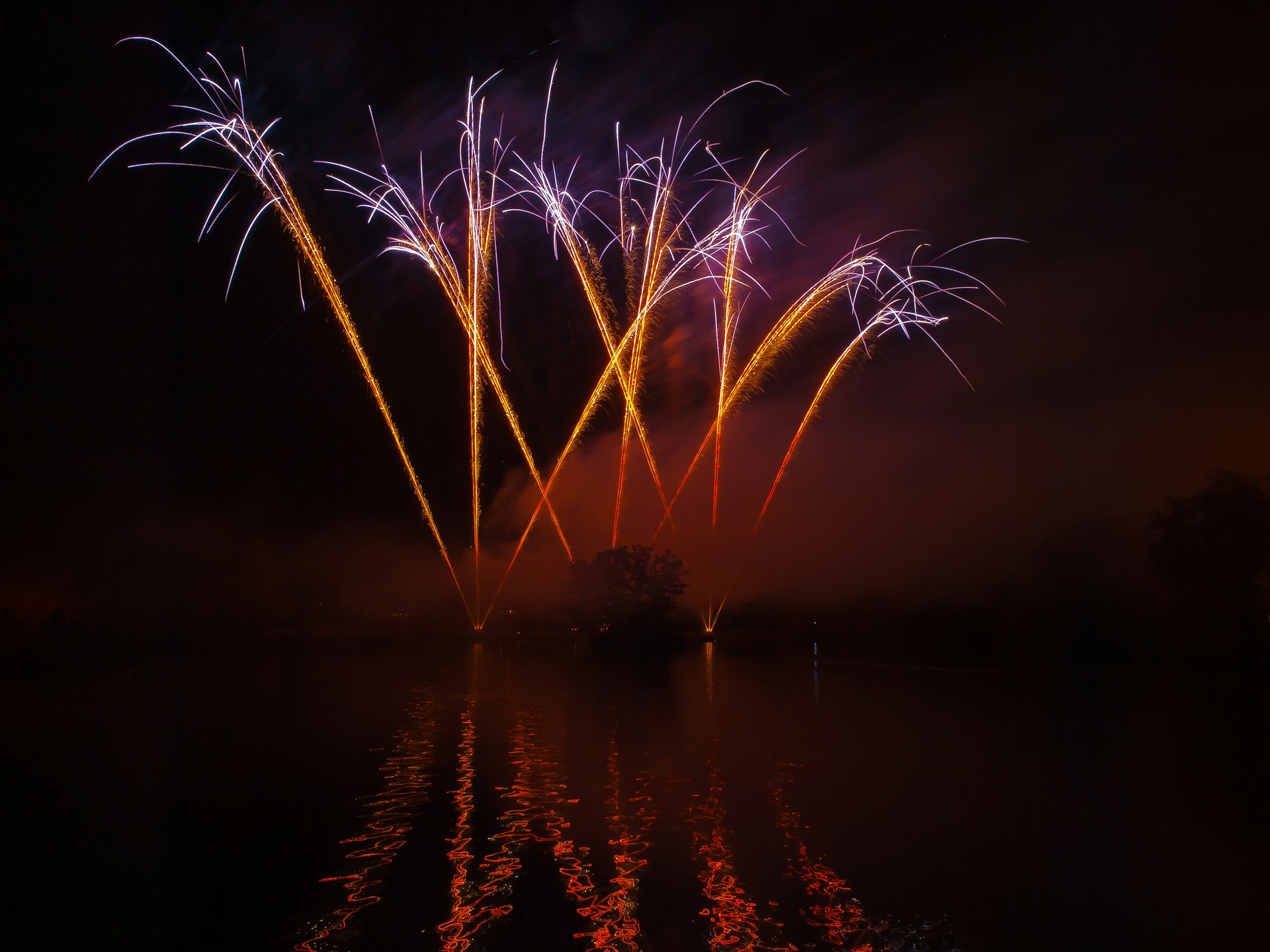 27 Brilliant Photos Of Fireworks That Will Make You Want To Master Long ...