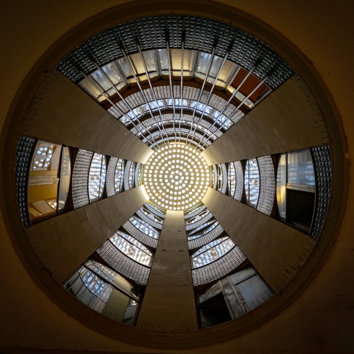 27 Effective Photographic Uses of Symmetry | Light Stalking