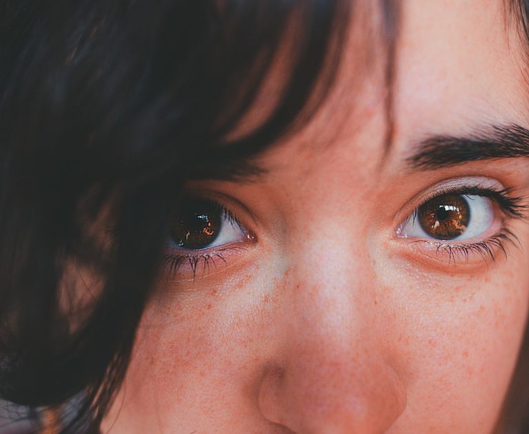 8 Quick Tips for Getting Sharp Eyes in Portrait Photography | Light ...